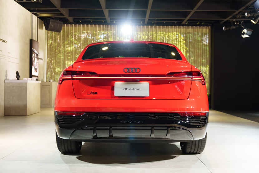 續航上攻 600 公里：全新純電休旅 Audi Q8 e-tron 台灣開始預售：325 萬元起::DDCAR 電動車